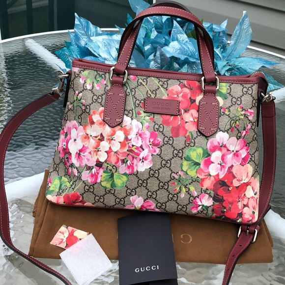 Gucci | Bags | Authentic Gucci Supreme Bloom Crossbody Bag | Poshmark